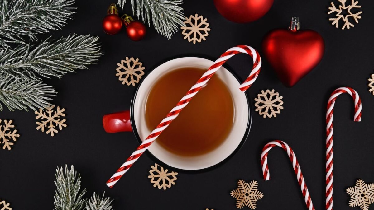 Candy Cane Latte Recipes: Starbucks, Dutch Bros & DIY Peppermint Tea ...